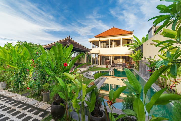 Jasmine Garden Villa, Long Pool, For Big Group - Bali
