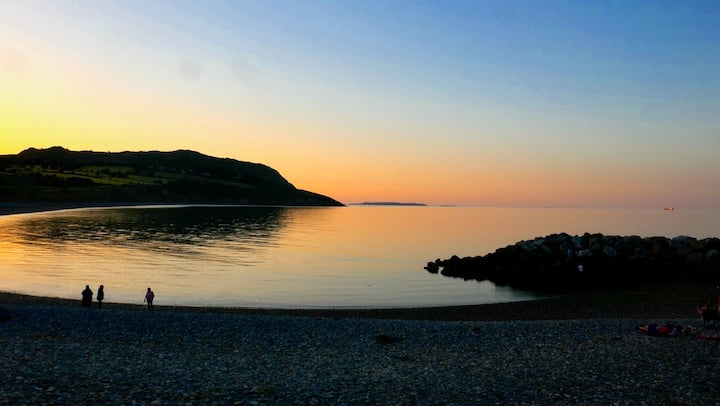 Seashore Oasis Stunning 2 Bed Apartment - Greystones