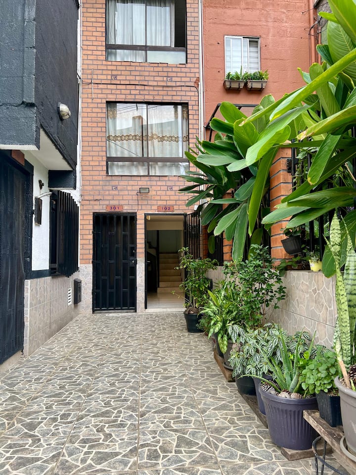 Tu Lugar De Confianza, Cómodo Y Tranquilo - Medellín