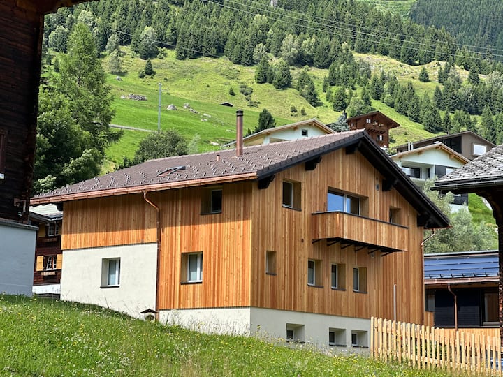 Yeti Lodge - Appartement "Marmotte" à Rueras - Andermatt