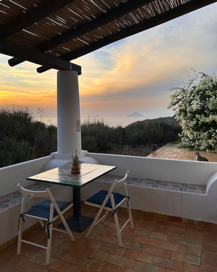 Private Hilltop Getaway With Amazing Views - Lipari