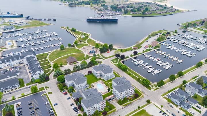 Lakeside Oasis, At One Ludington Place - Ludington, MI