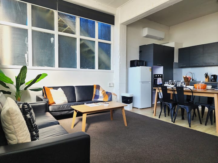 Amazing 4 Bedroom Industrial Styled Apartment - Wellington