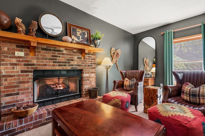 Lush & Chic Blue Ridge Retreat With 2 Fireplaces - Boone, NC