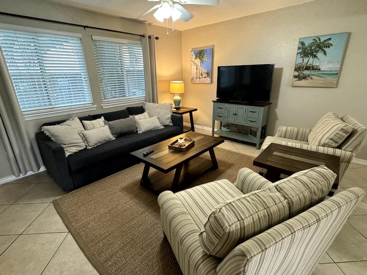 Beachfront Access & Pool!  Snowbirds Welcome! - Navarre, FL