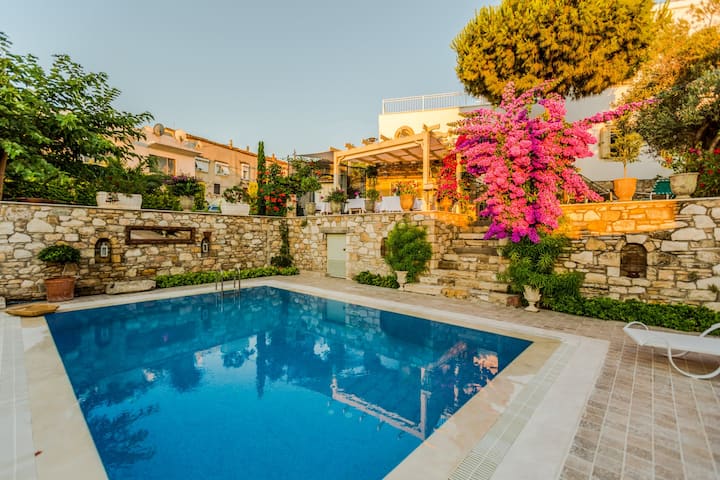 Ipekyol Villa  :5 Chambres ,5 Sdb,piscine,parking - Çeşme