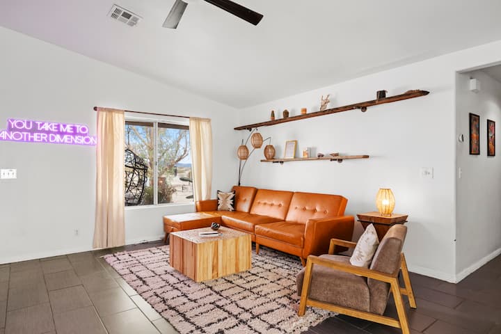 Theme Room House + Domes Near J Tree National Park - Joshua Tree National Park