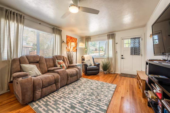 Ivywild Cottage ~ Near It All! - Colorado