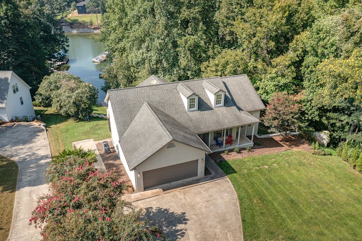 Lake Norman Waterfront Fun 5bdrm Kayak/dock/hottub - Lake Norman, NC