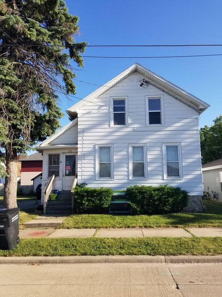 Newly Remodeled Lower Unit #2 - Oshkosh, WI