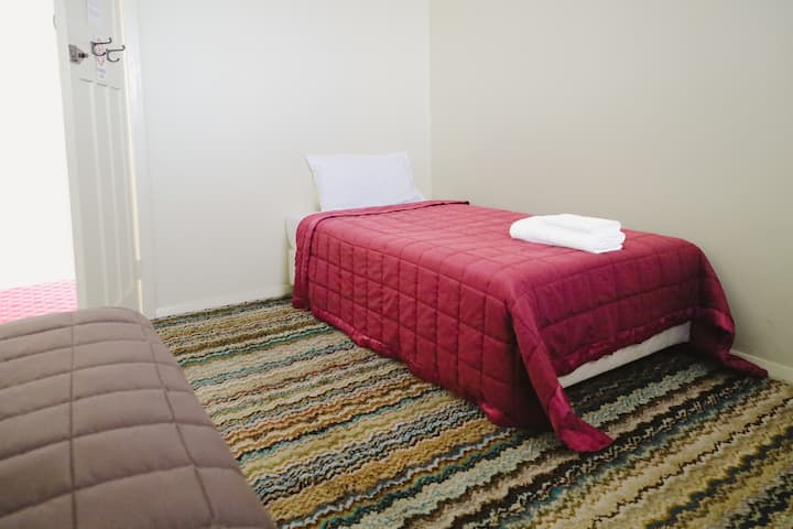 Royal Hotel Capertee Twin Room - Hunter Valley