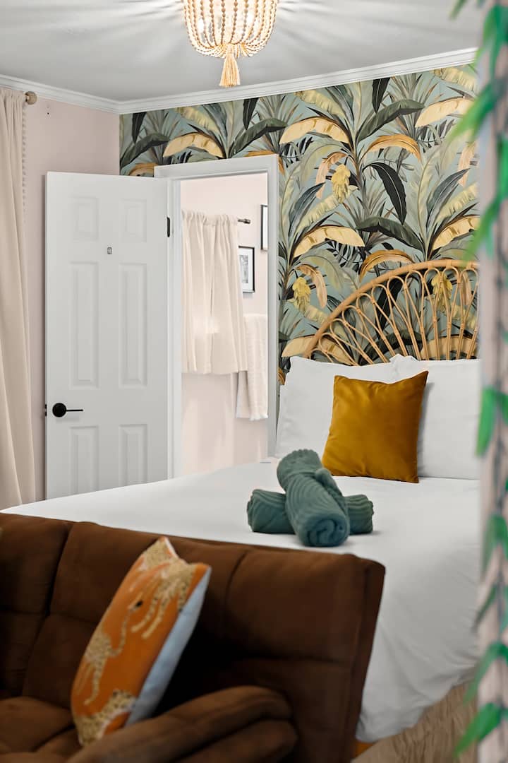 The Boho Jungalow
Private | Hottub I Downtown - Orlando, FL