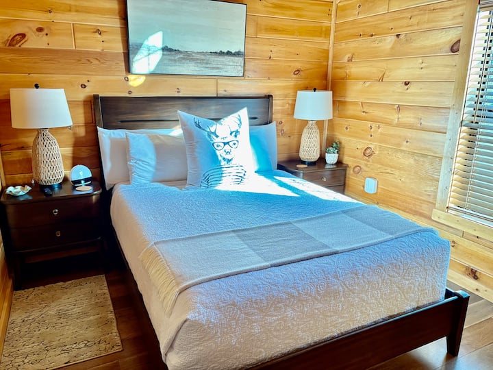 Peaceful Cabin + Deer | Cozy & Spotless | Retreat - Tennessee