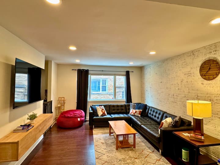 3 Beds | 2 Bath | Spacious & Cozy Duplex Apartment - Evanston, IL
