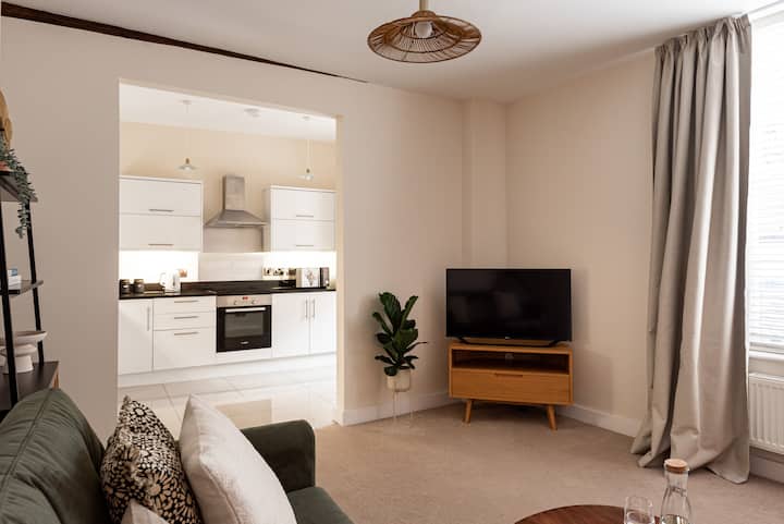 Town Centre -  Elegant Stylish Apartment - Shropshire
