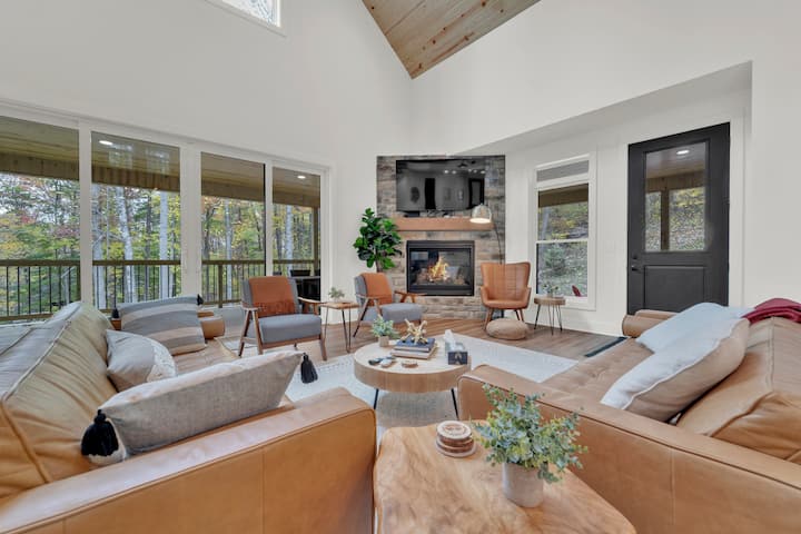 The Jack | Luxurious Whiskey Cabin - Ohio