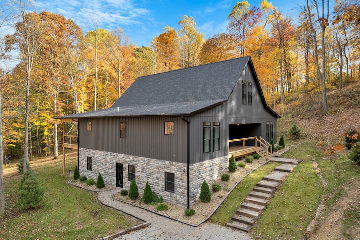 The Jack | Luxurious Whiskey Cabin - Ohio