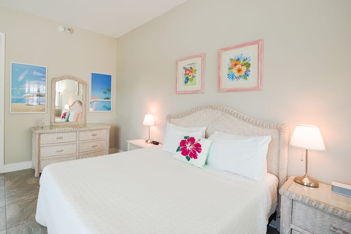 Cottage - Pool - Free Parking - Walkable - Dunedin, FL