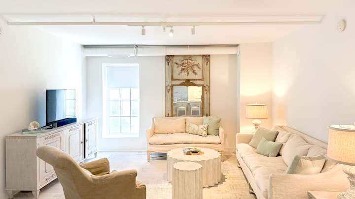 Designer's Retreat Apartment - High Point, NC
