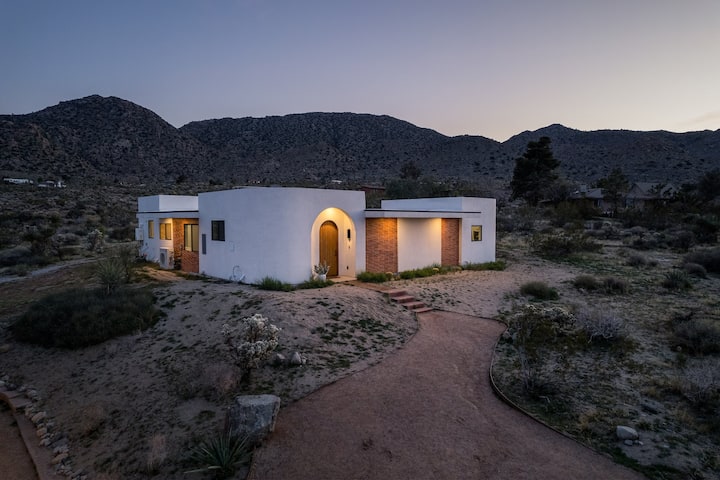Joshua Tree Architectural Family Friendly Home - Joshua Tree, CA