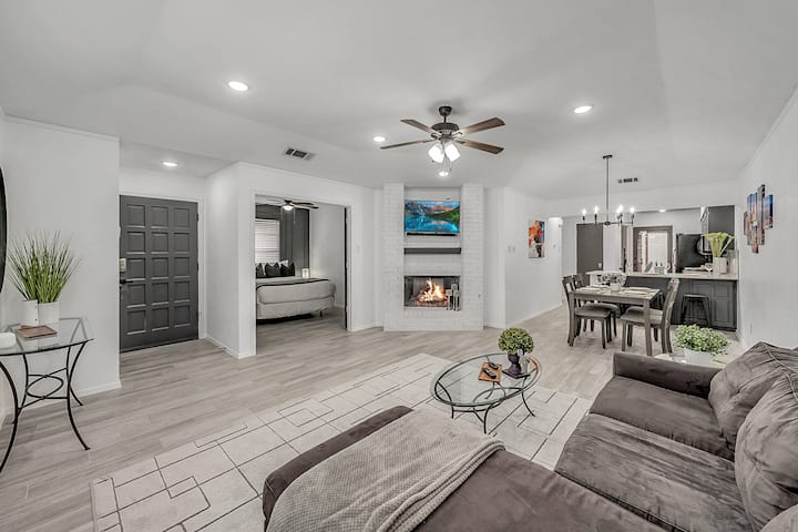 Center Of Action In Frisco! Pets Welcomed! - Frisco, TX