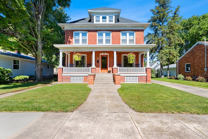 Historic, Beautifully Remodeled 1st Floor Of Home - LedgeStone Vineyards, Greenleaf