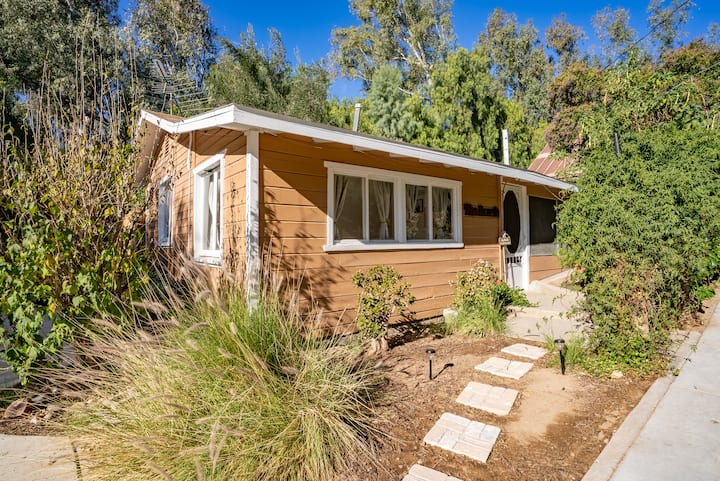 Rustic Ranch Retreat: Guesthouse With Nature Views - Simi Valley, CA