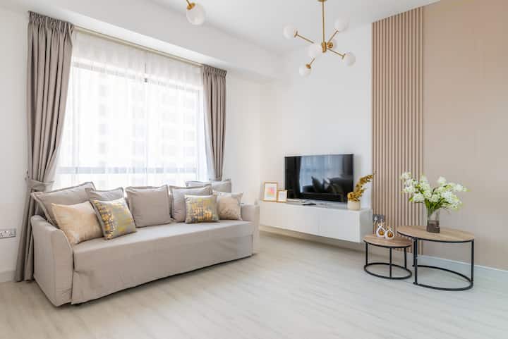 #B68 | Upgraded Apartment | Marina View | Sleeps 5 - Dubái