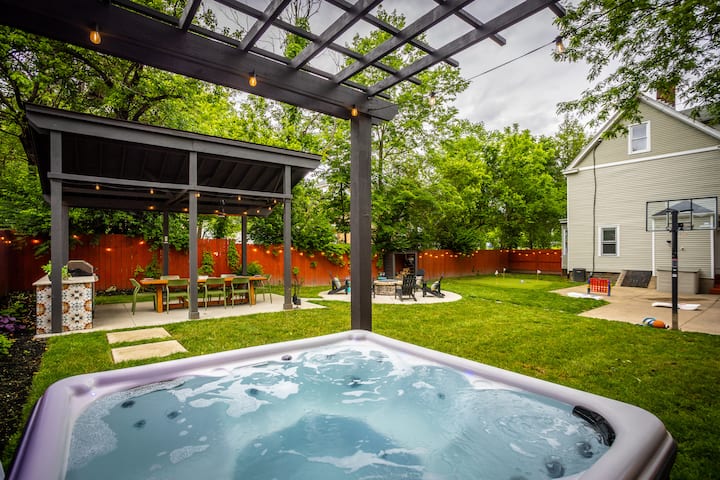 Mini Golf, Hot Tub, Firepit, 8 Mins To Dt,driveway - Cincinnati, OH