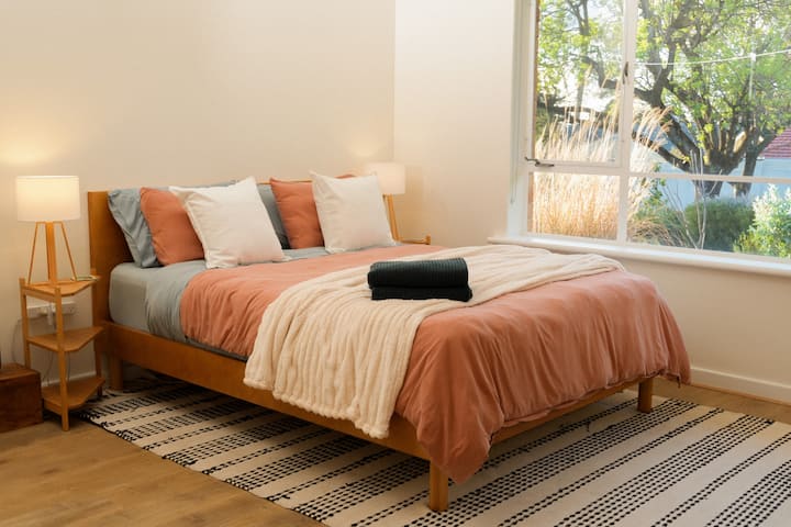 City Fringe - Spacious Private Room - South Australia