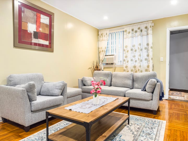 Cozy Two-bedroom Apartment