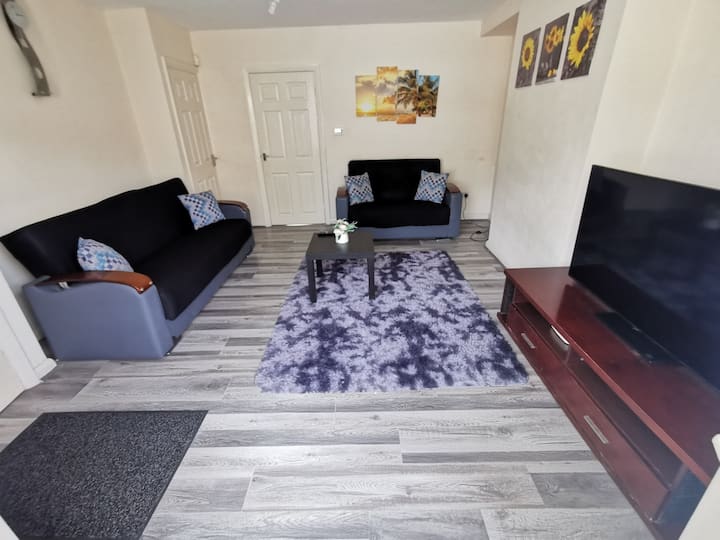 Spacious 3 Bedroom In Birmingham - Sutton Coldfield