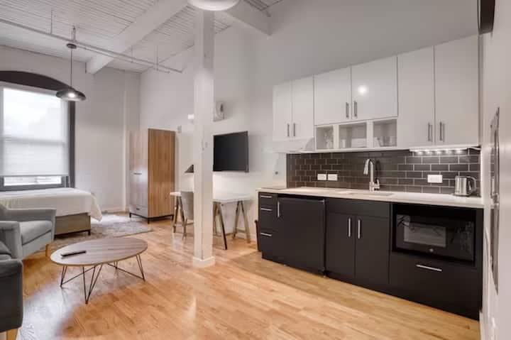 Trumbull Furnished Studio Private Loft Style - Hartford, CT