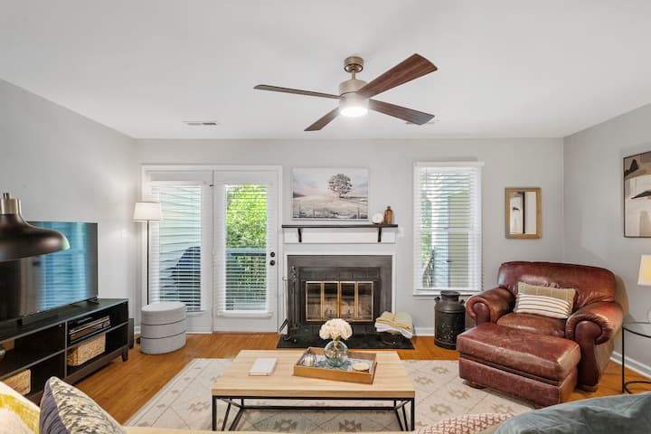 West Raleigh Townhouse | 2bd, 3ba | Pet Friendly - Raleigh, NC