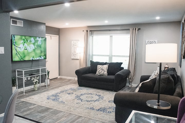 Spacious Preston Hollows Condo - Dallas, TX