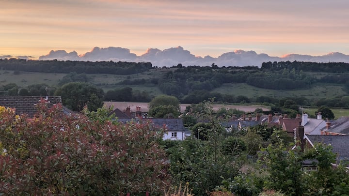 Cosy House With Stunning Views - Dorking