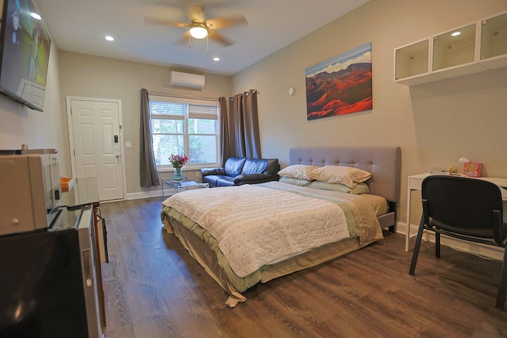 600 Sf Studio Apartment With Private Entrance. - Atlanta, GA