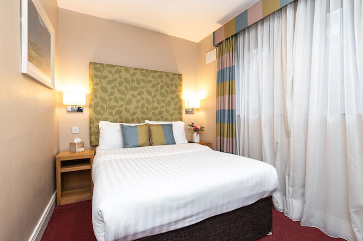 No.4 The Kingfisher, Double Bed En-suite Room - Dún Laoghaire