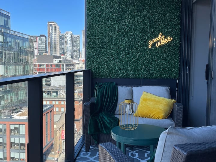 Luxe Urban Nest @ King & Bathurst - Toronto