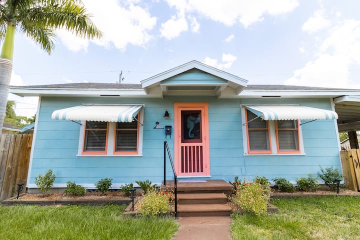 Cute Cottage 20 Min To Beach, Hot Tub + Garden - Bradenton, FL