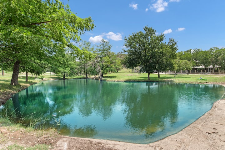 Forse Mountain | Luxury Lodge With Lake & Kayaks - Kerrville, TX