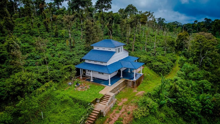 Panaromic Sakleshpur | Cosy Hilltop Estate Stay - Sakleshpura