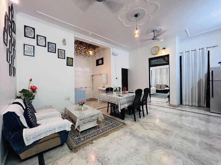 Private Floor In A Bungalow ! - Lucknow