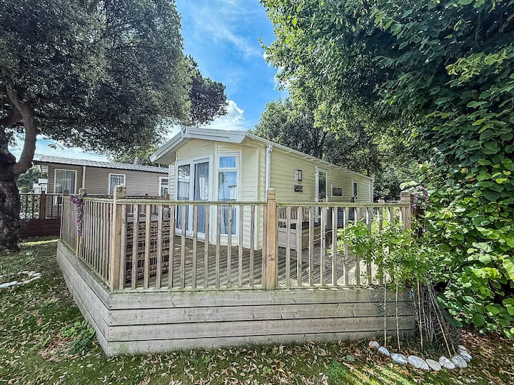 Stunning Caravan With Decking At Azure Seas In Suffolk Ref 32055az - Lowestoft