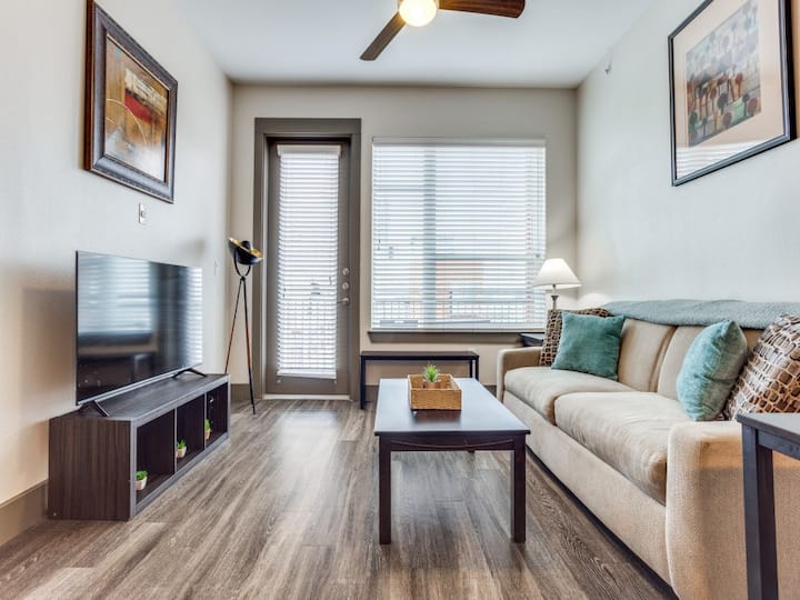 Pet Friendly | W/d | Free Parking | King - Plano, TX