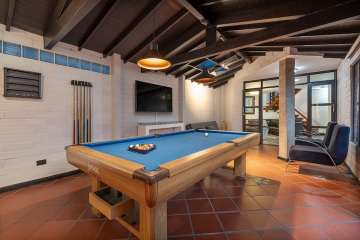 El Poblado/elegante/confortable/ac/jacuzzi/billar - Envigado
