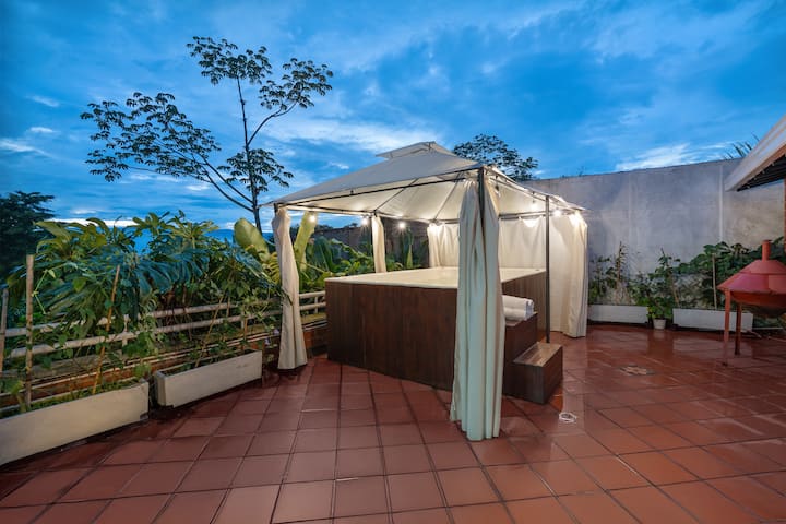 El Poblado/elegante/confortable/ac/jacuzzi/billar - Medellín, Colombia