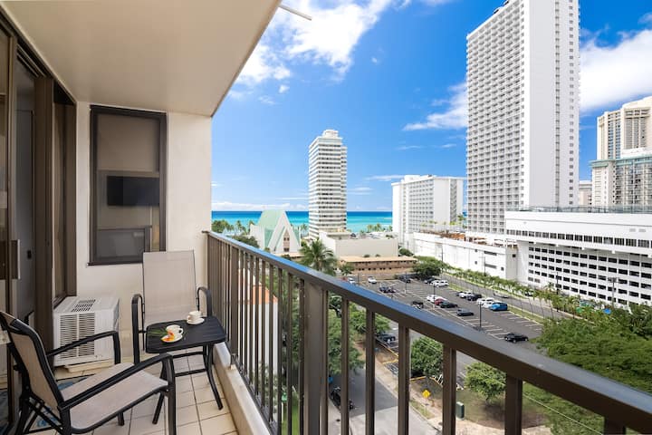 Waikiki Banyan Ocean View Close To Beach + Parking - Honolulu