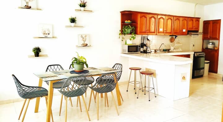 Apartamento Amplio Con Una Excelente Ubicación - Cali