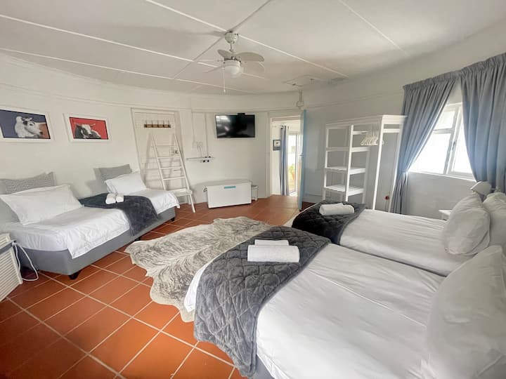 Footprints In Kleinmond : Family Tides Unit - Kleinmond